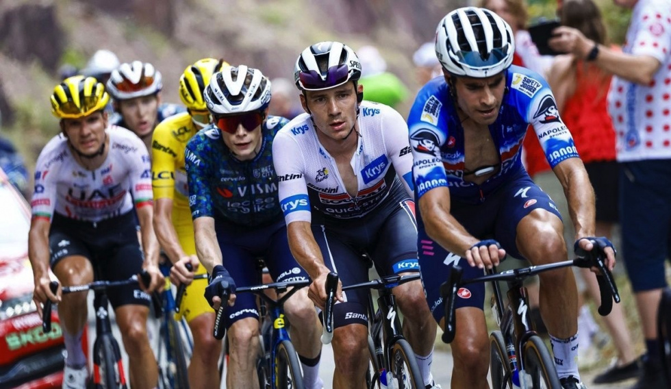 Remco Evenepoel atiza de lo lindo a Mikel Landa y al resto de sus ...